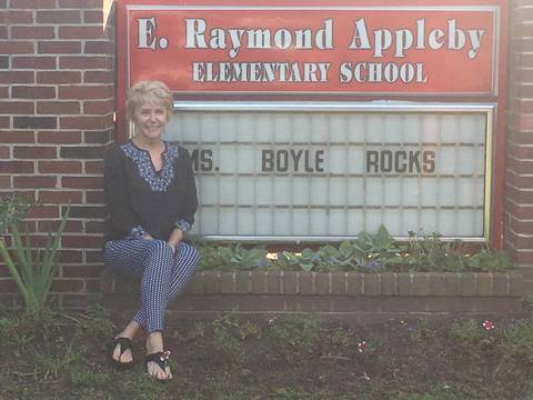 Karen Boyle Rocks Her Last Day At The Appleby Elementary School | TAPinto
